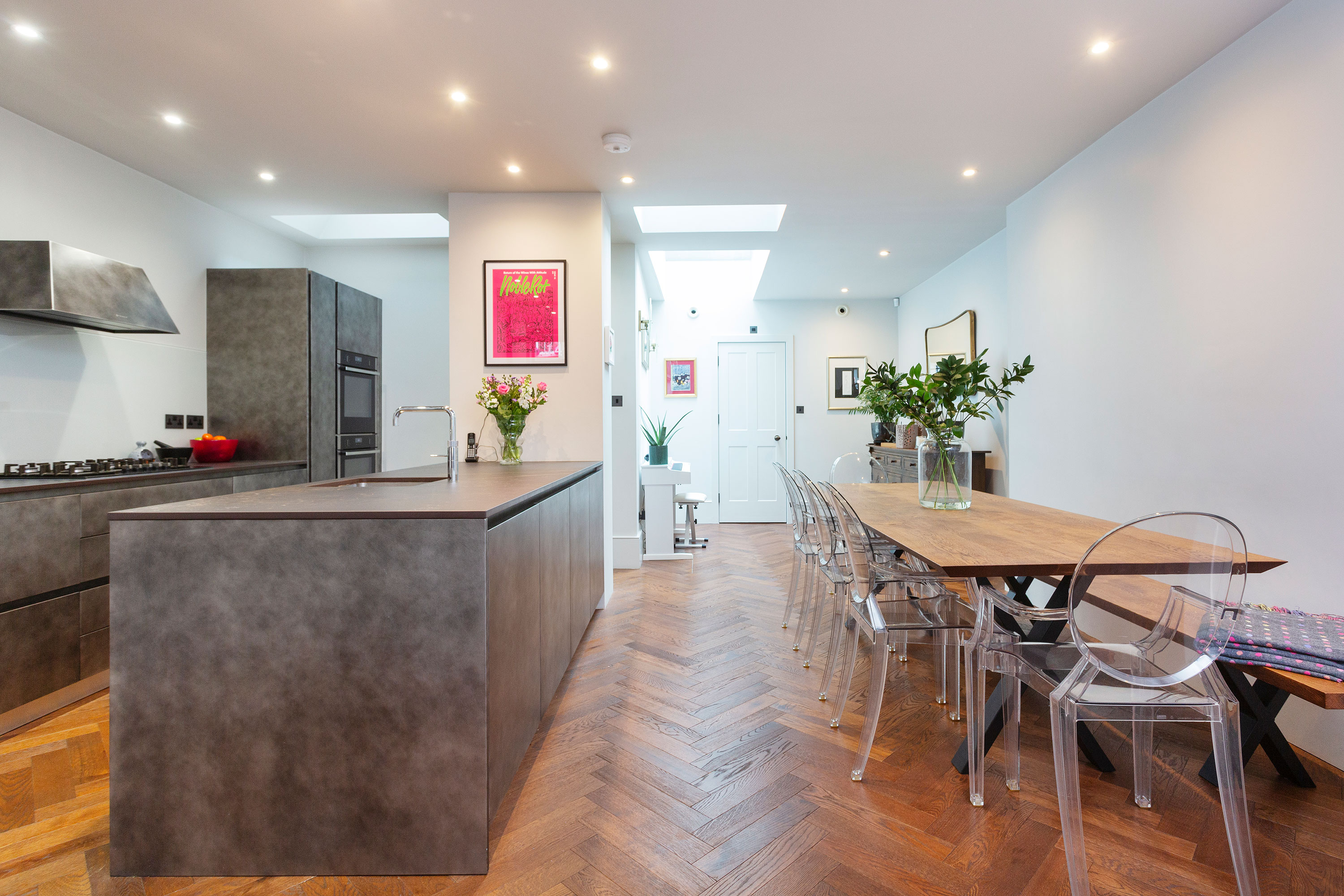 Wood Quirk | 3 Bed Short Let Vacation Rental In London | Veeve