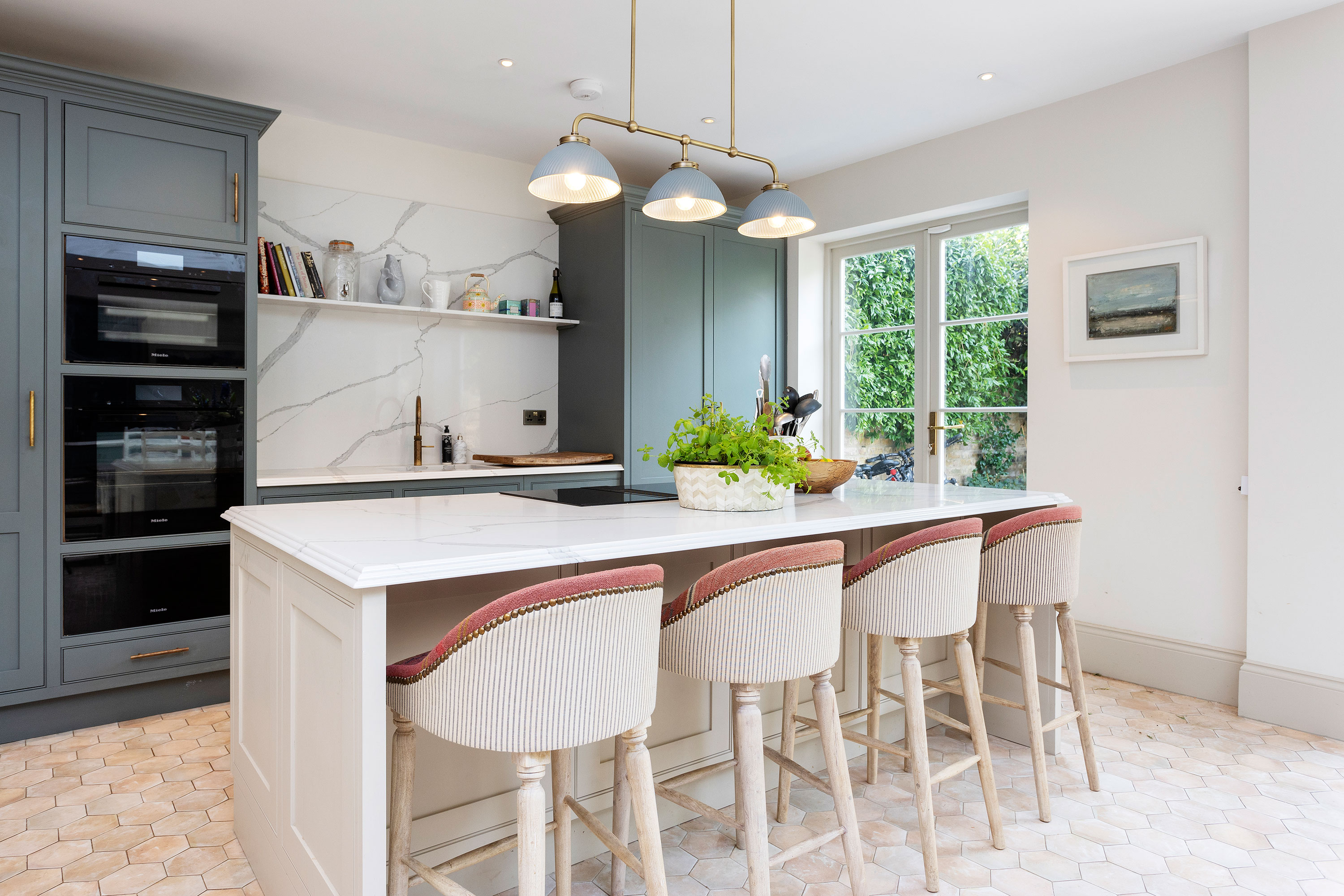 Aqua Nova Elegance | 4 Bed Short Let Vacation Rental In London | Veeve