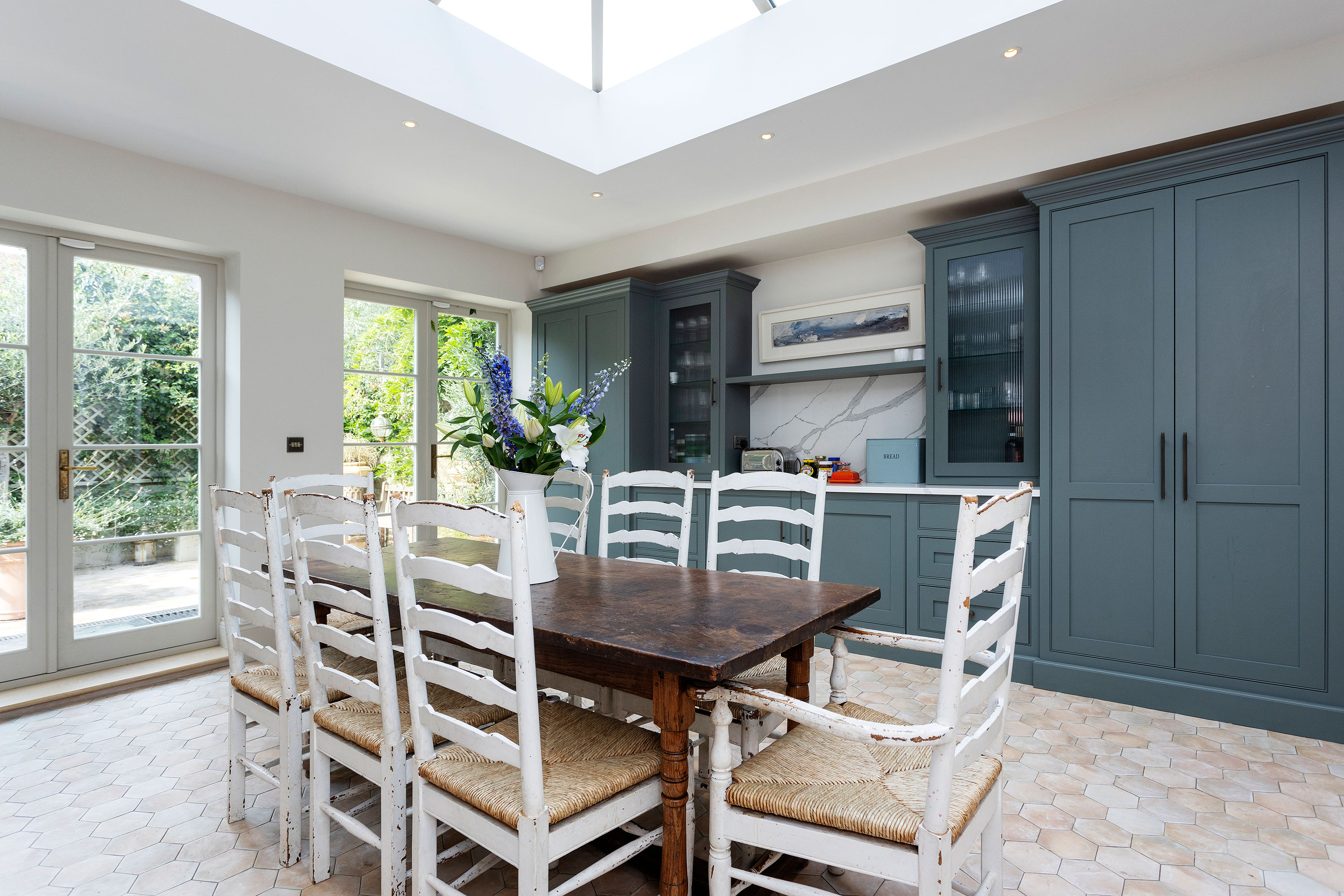 Aqua Nova Elegance | 4 Bed Short Let Vacation Rental In London | Veeve