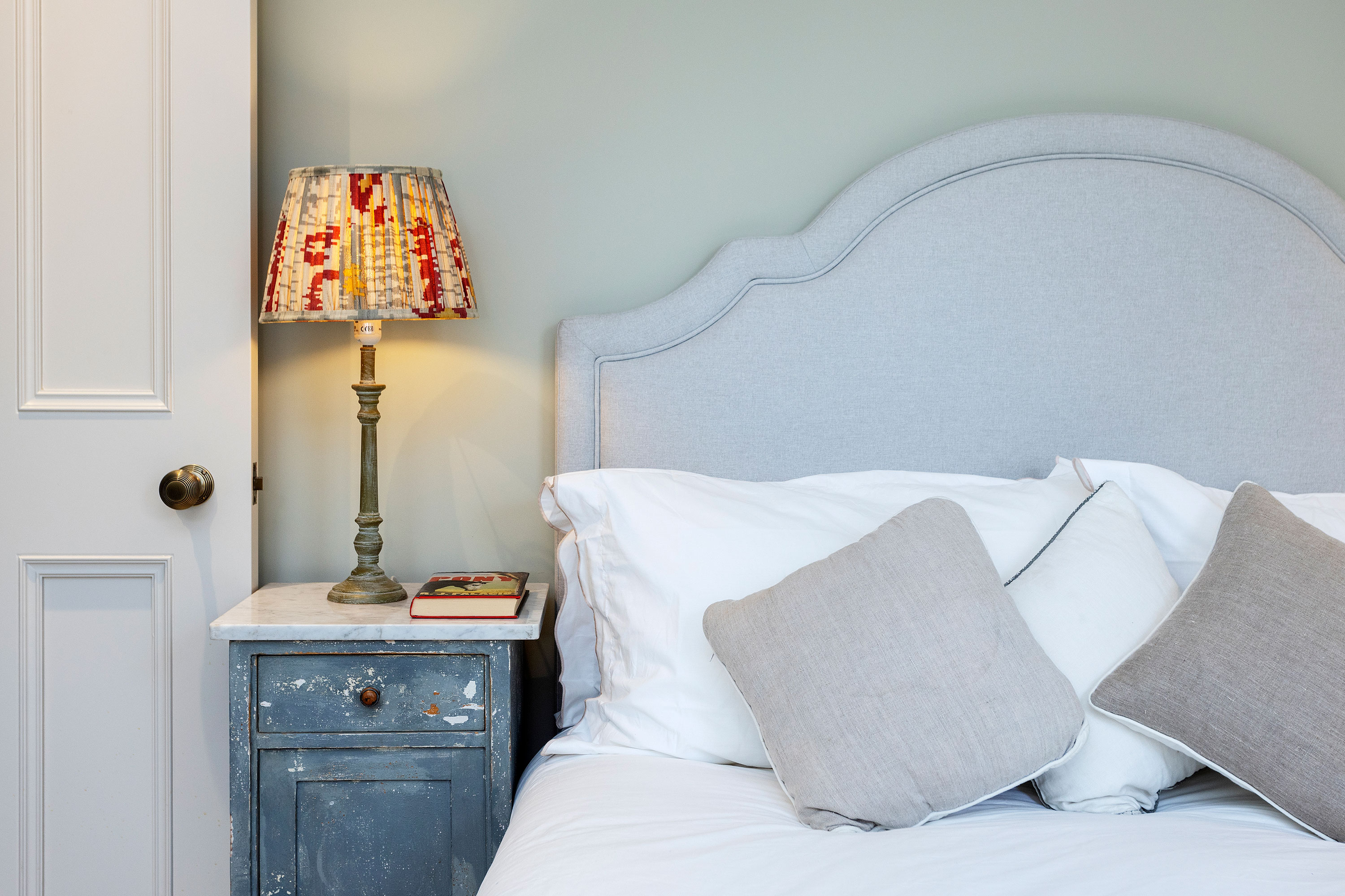 Aqua Nova Elegance | 4 Bed Short Let Vacation Rental In London | Veeve