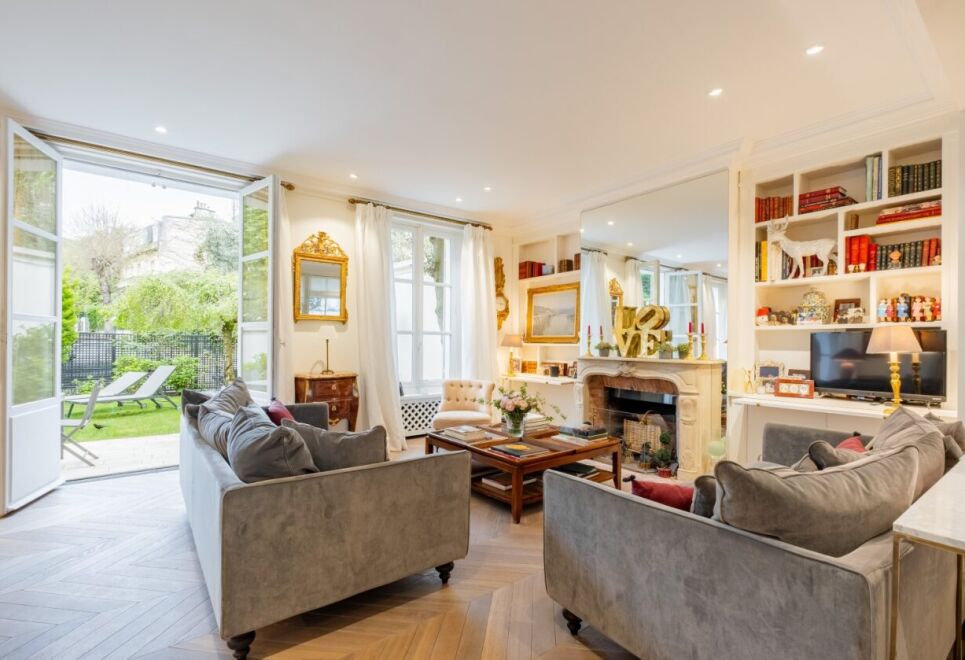 The Grande Manor - UnderTheDoormat