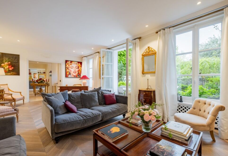 The Grande Manor - UnderTheDoormat