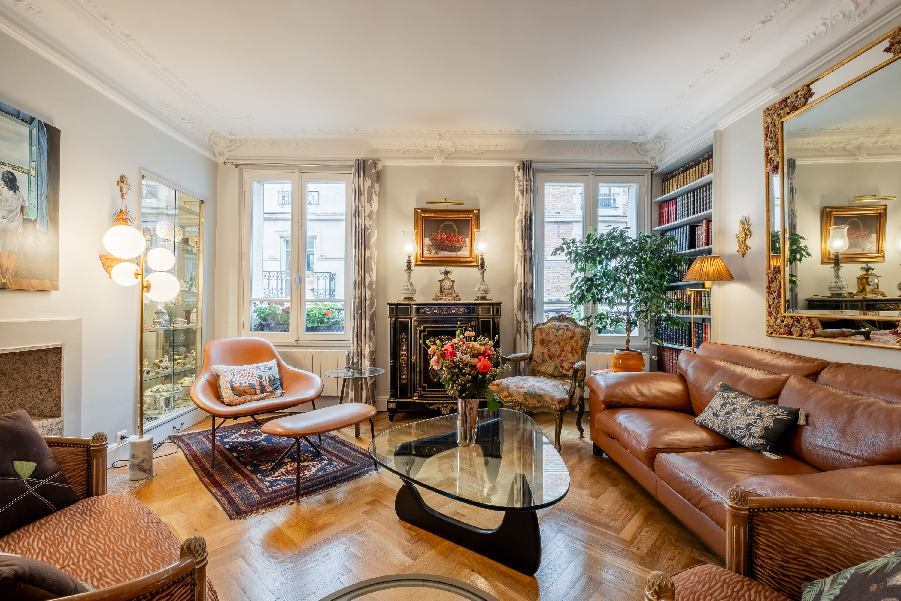 Triumphant Design | 2 Bed Short Let Vacation Rental In Paris | Veeve